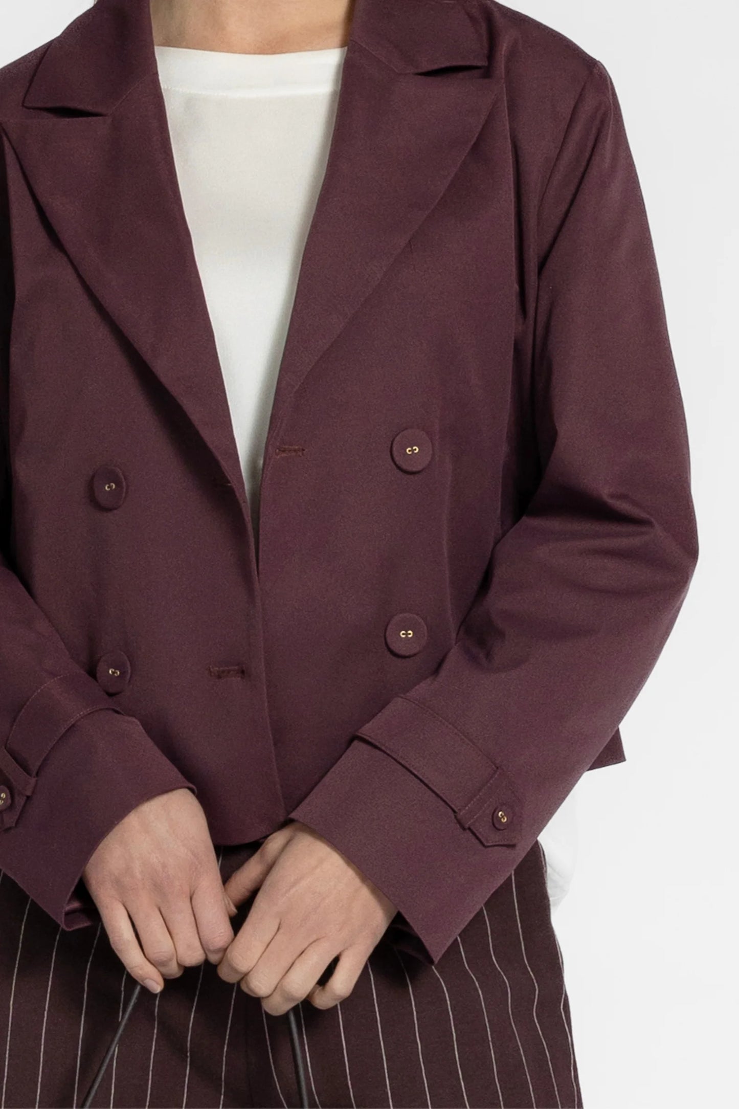 REPERTOIRE GILLIAN CROP TRENCH - BERRY – THE VOGUE STORE